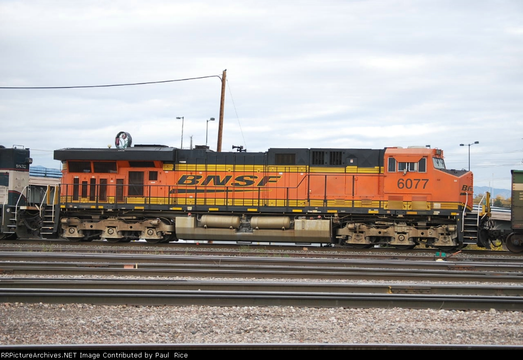 BNSF 6077